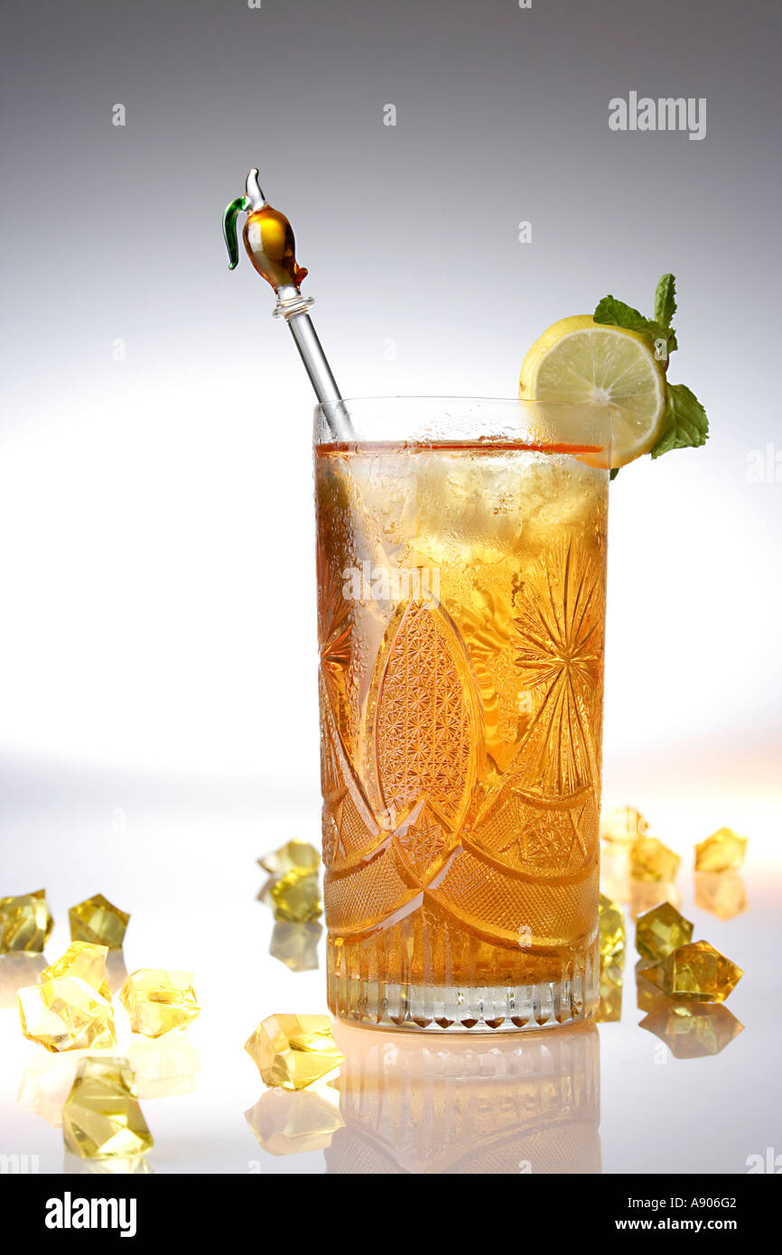 VDA77991 Iced tea with lemon slice and mint with yellow acrylic pieces ...