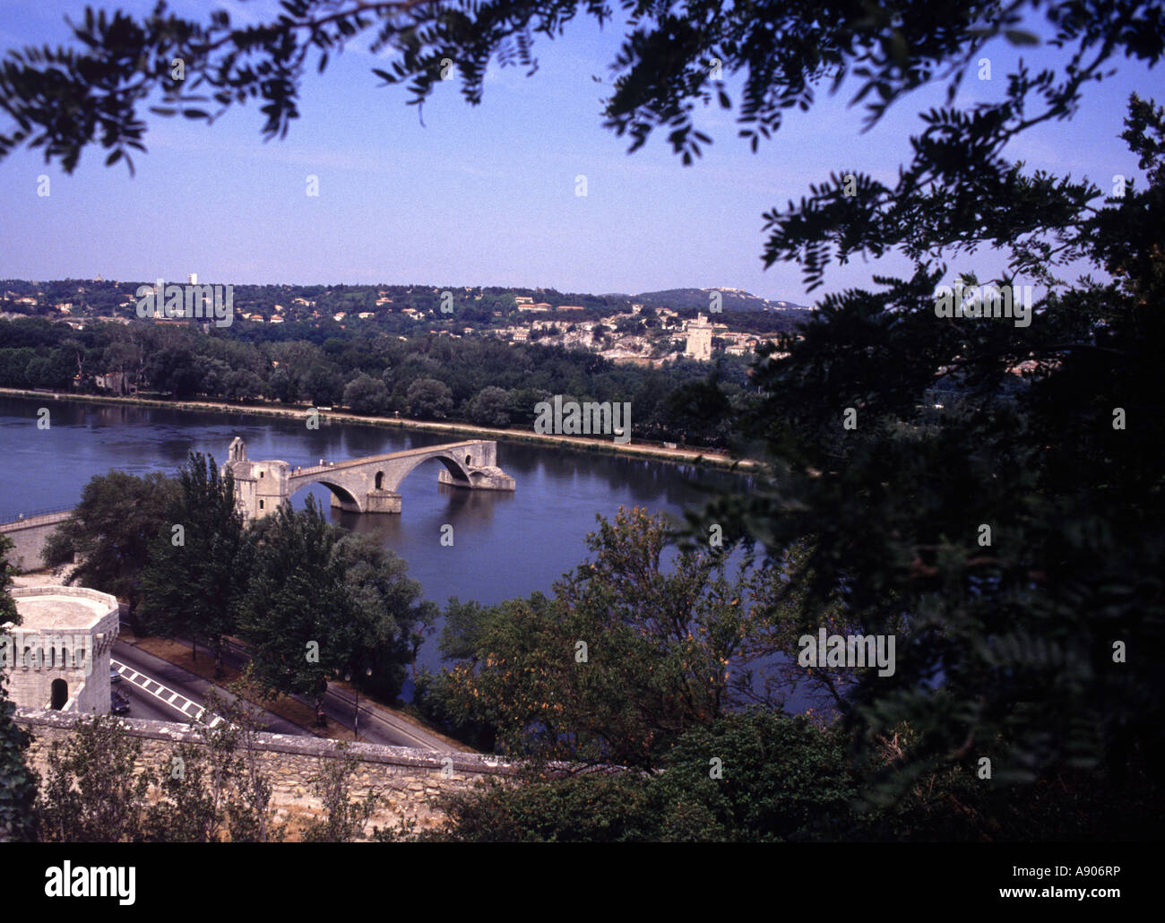 Sur le pont davignon hi-res stock photography and images - Alamy