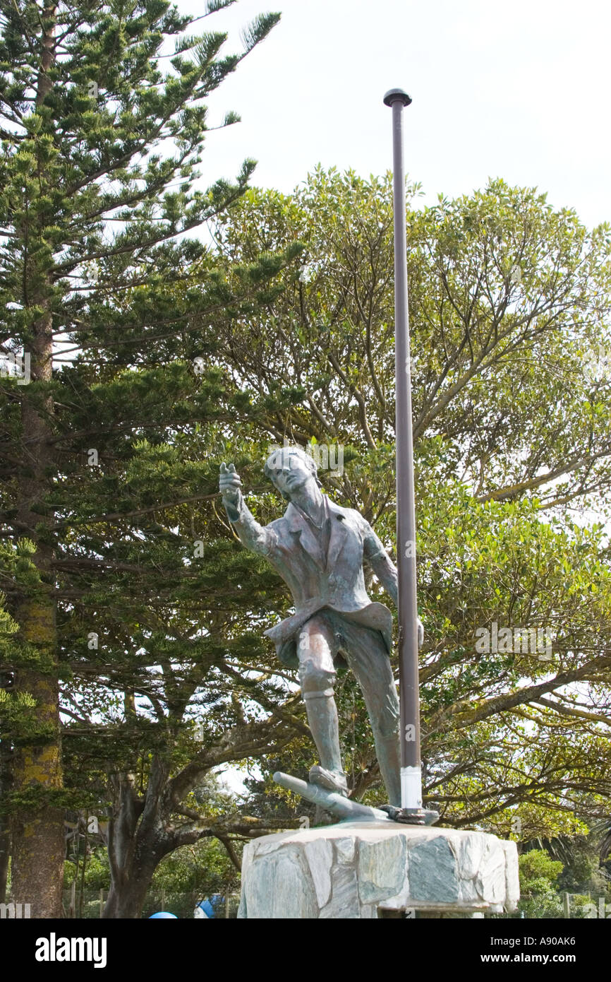 James cook statue new zealand gisborne hi-res stock photography and ...