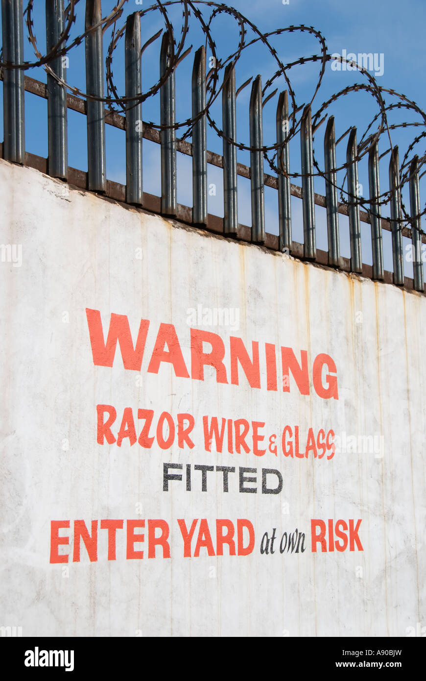 Warning razor wire hi-res stock photography and images - Alamy