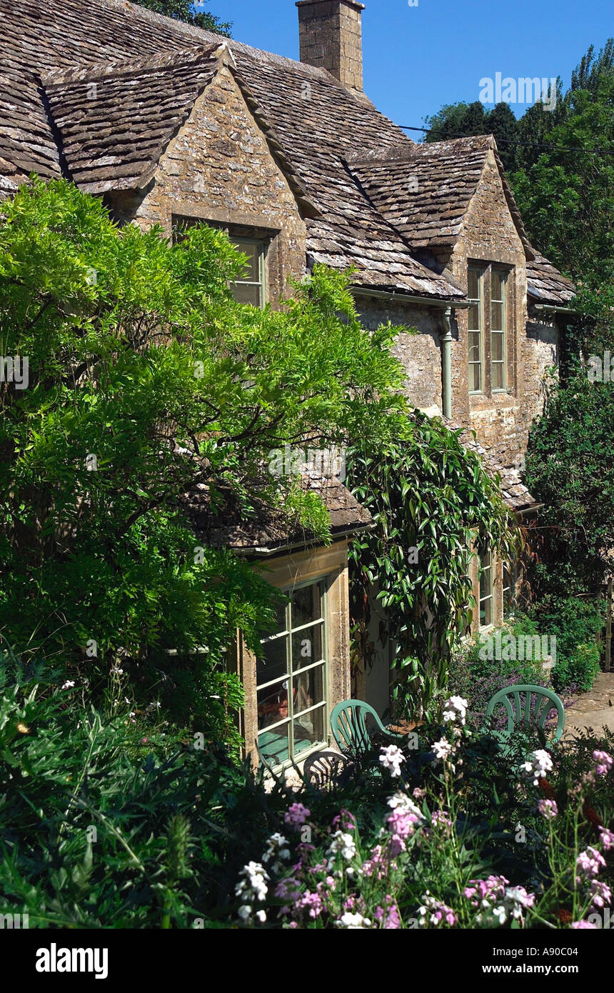 country cottage in the cotswolds, england Stock Photo - Alamy