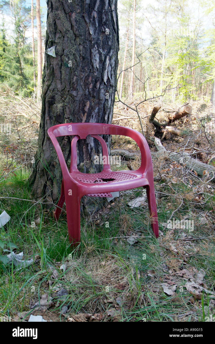 Broken chairs hi-res stock photography and images - Alamy