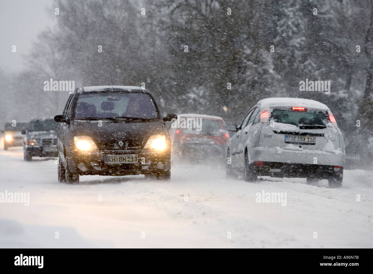 Cars driving road hi-res stock photography and images - Alamy