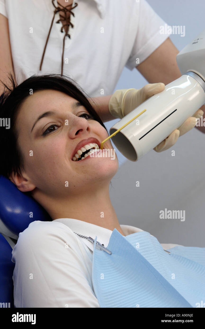 Dental x-ray examination - Röntgen beim Zahnarzt Stock Photo - Alamy