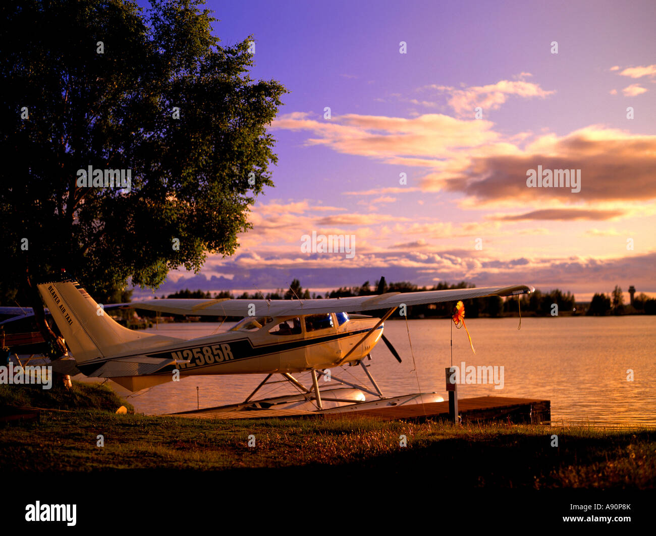 Cessna 182 hi-res stock photography and images - Alamy