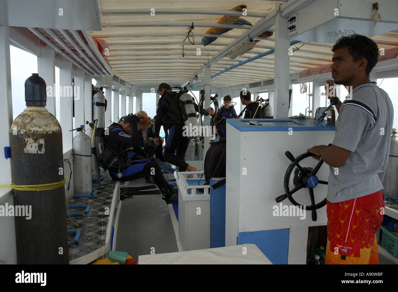 Dhoni dive boat hi-res stock photography and images - Alamy