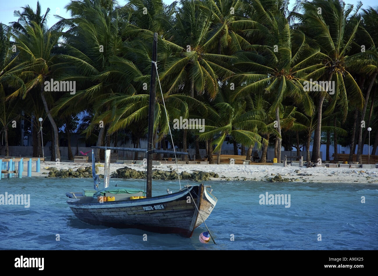 Dhoni fishing boats maldives hi-res stock photography and images - Alamy