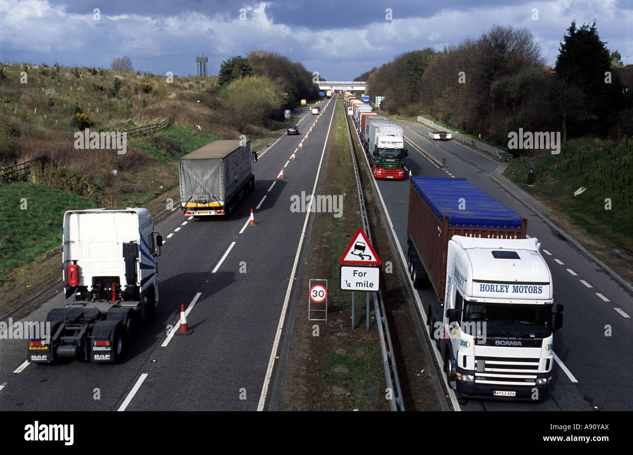 Hgv lorries parked in motorway hi-res stock photography and images - Alamy