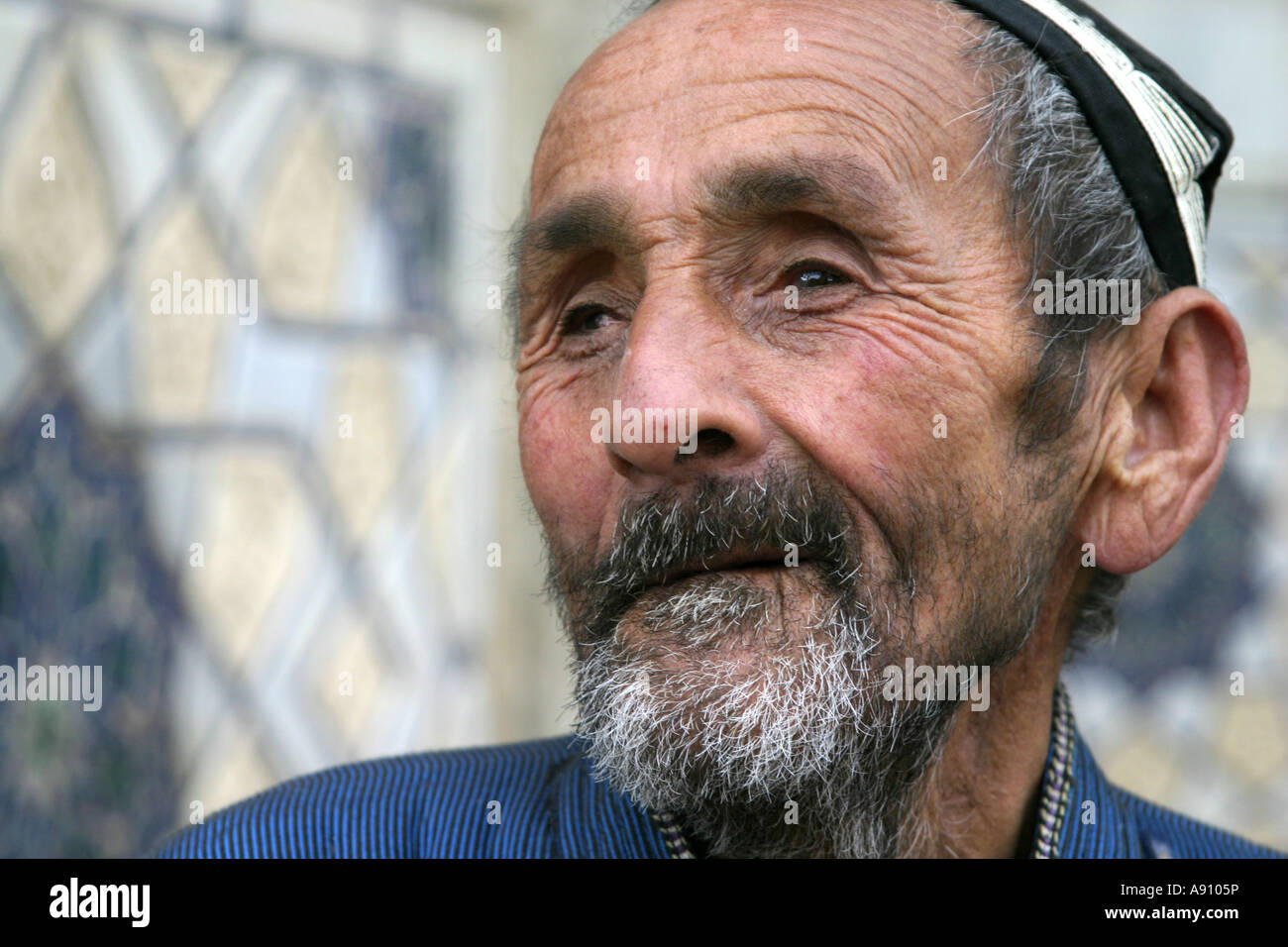 Traditional uzbek male clothes hi-res stock photography and images - Alamy