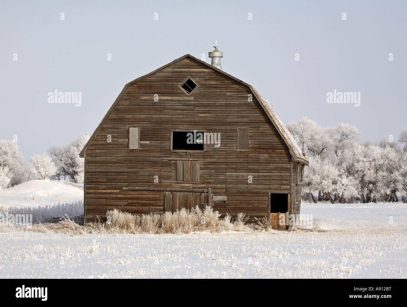 Old barn during a Saskatchewan winter Stock Photo - Alamy