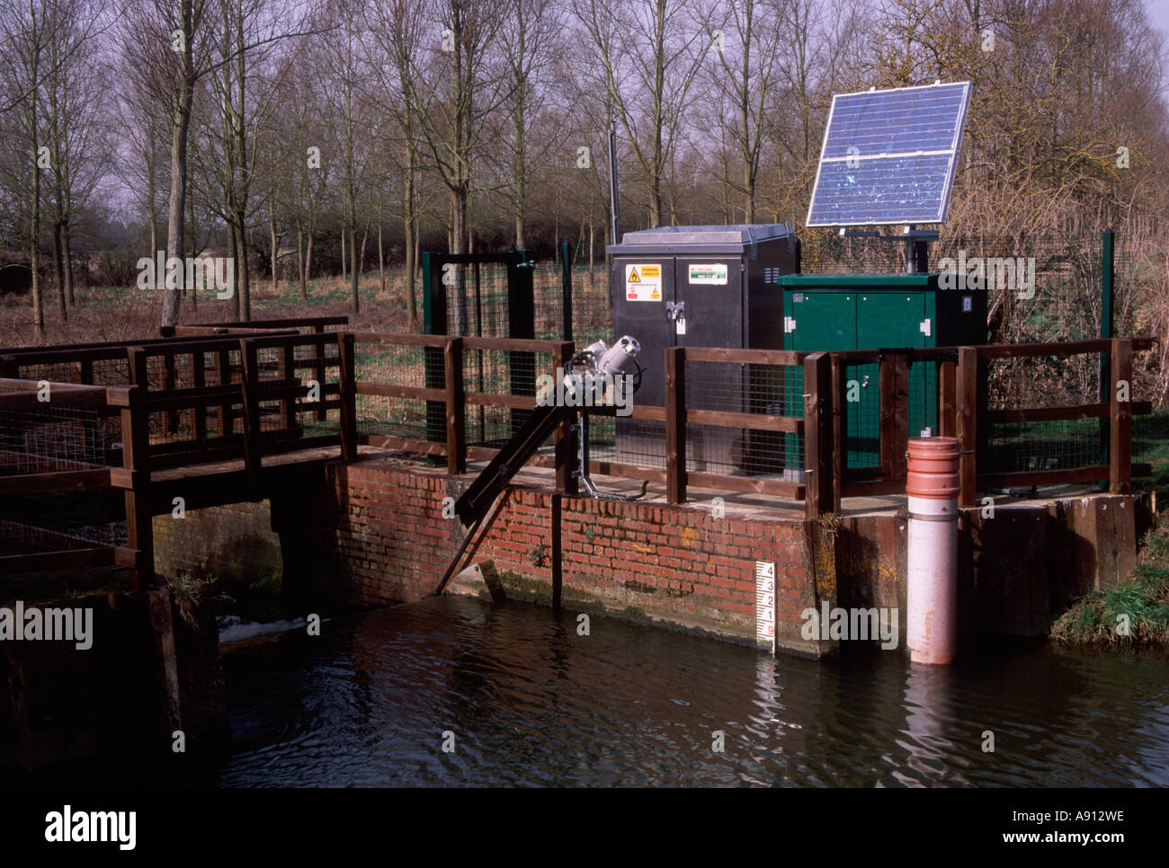 Monitoring river flow hi-res stock photography and images - Alamy