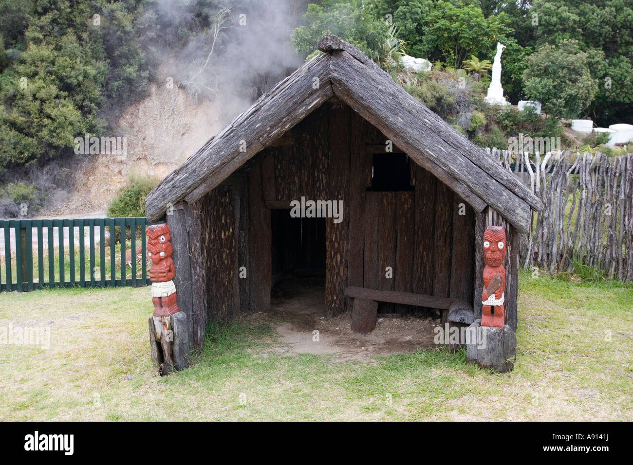 Maori hut hi-res stock photography and images - Alamy