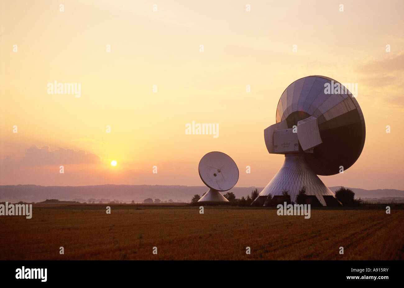 Tracking station hi-res stock photography and images - Alamy