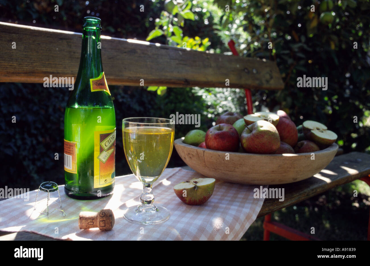 Toasting cider hi-res stock photography and images - Alamy