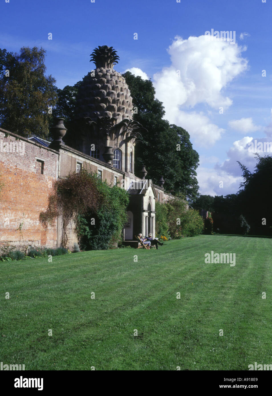 dh Dunmore Pineapple DUNMORE PARK STIRLINGSHIRE Garden wall Pineapple ...