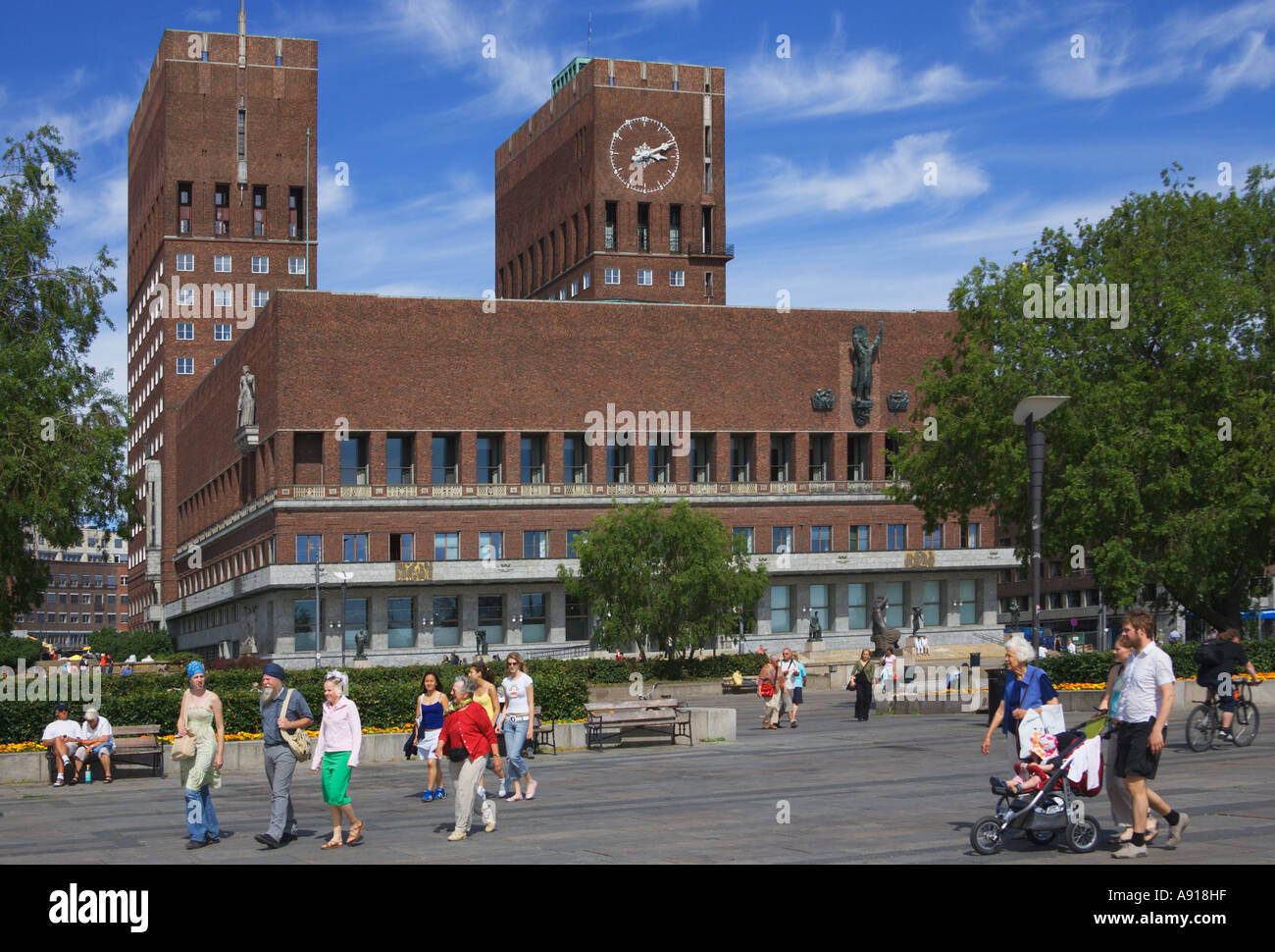 Pedestrian square oslo hi-res stock photography and images - Alamy