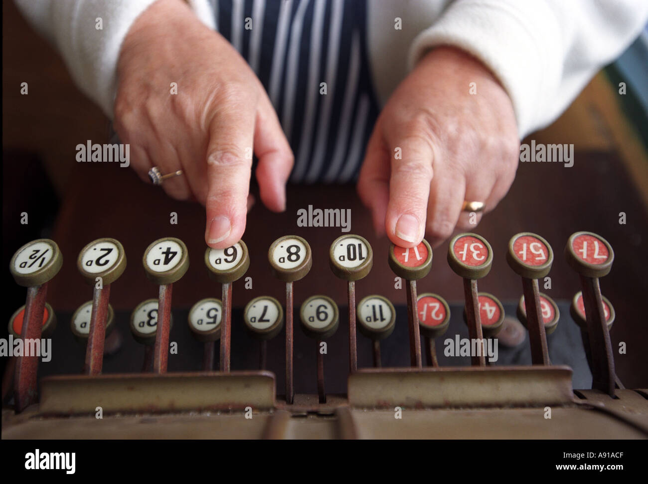 Old fashioned English cash register or till Stock Photo - Alamy