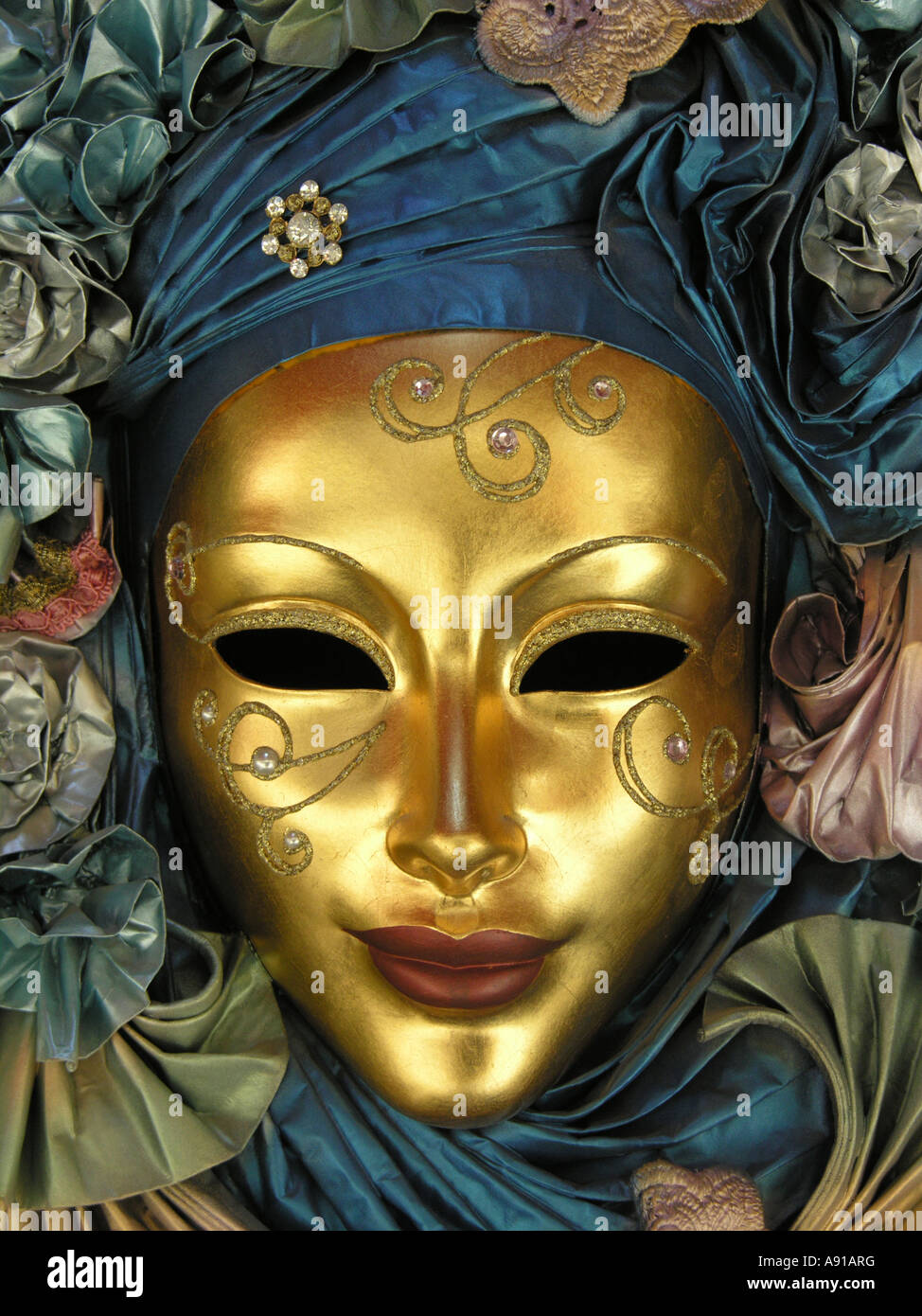 Golden mask hi-res stock photography and images - Alamy