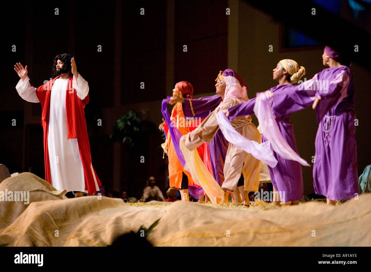 Jesus carrying cross grace hi-res stock photography and images - Alamy