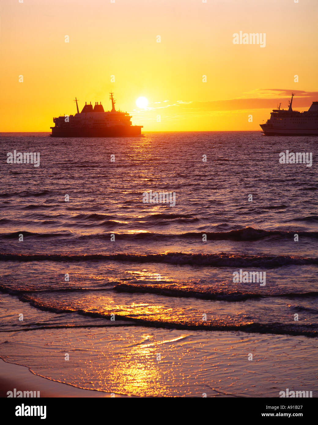 Cross channel ferry english coastline hi-res stock photography and ...