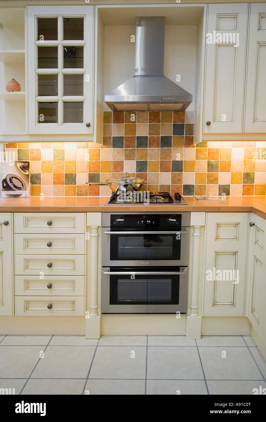 A new cooker in a modern kitchen Stock Photo - Alamy