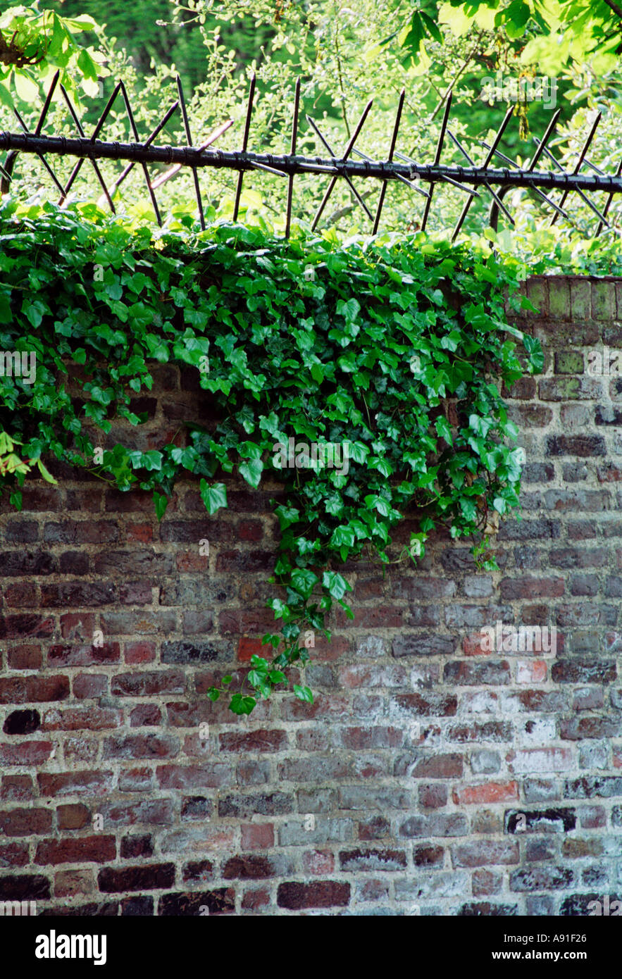 Traditional Wall Kensington Gardens London England UK Stock Photo - Alamy