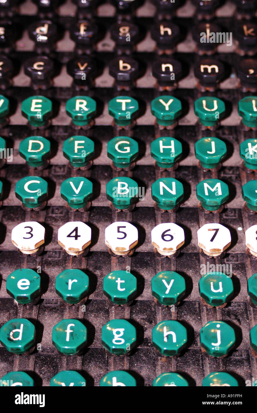 OLD manual Typesetting Machine for early forms of newsprint and design ...