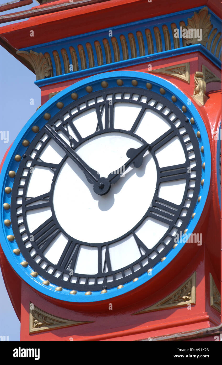Two o clock hi-res stock photography and images - Alamy