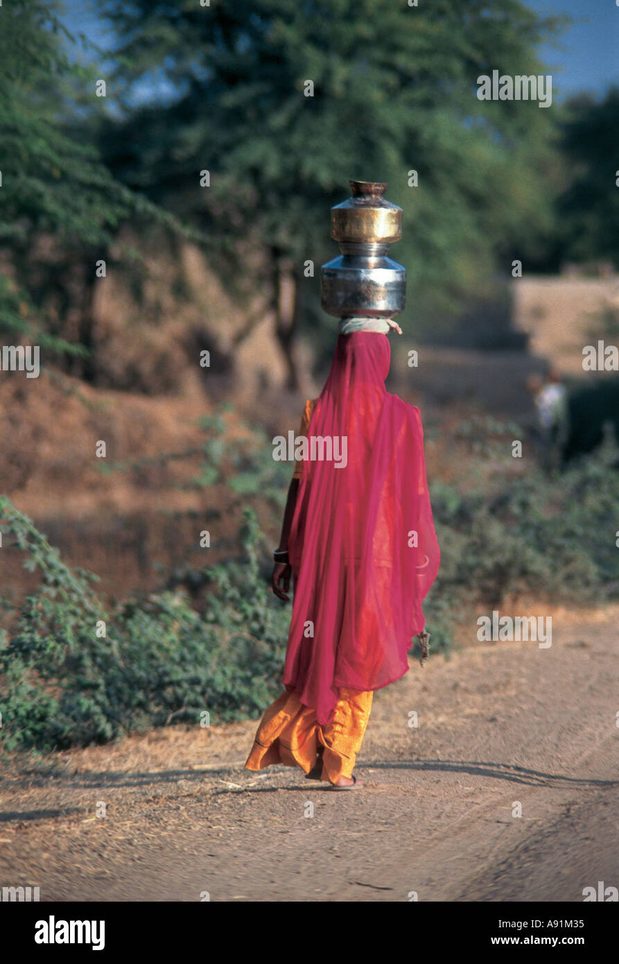 Balancing water pots on head hi-res stock photography and images - Alamy