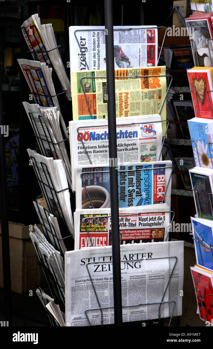 Newspaper stand hi-res stock photography and images - Alamy
