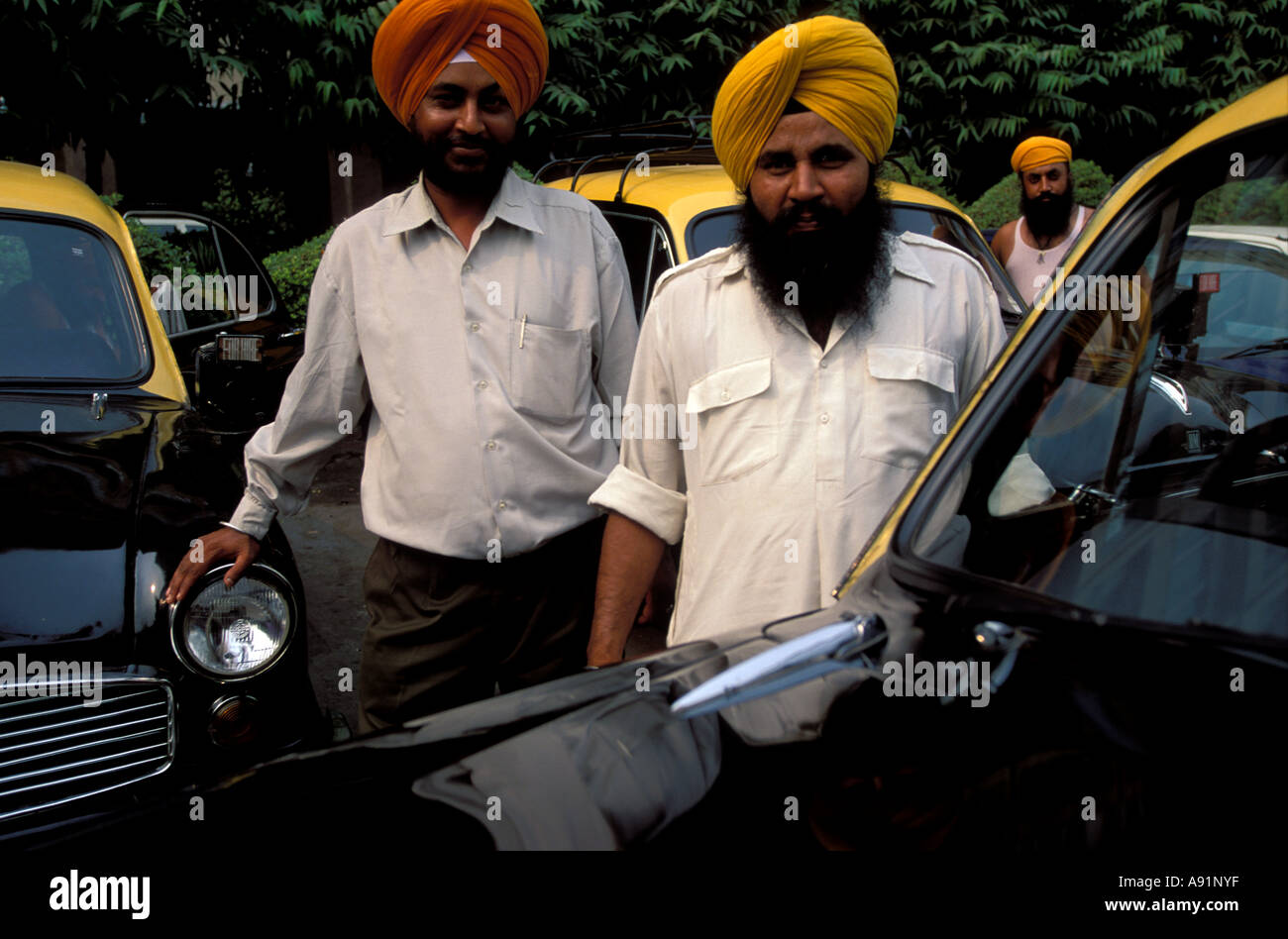 Delhi sikh taxi drivers and ambassador taxis hi-res stock photography ...