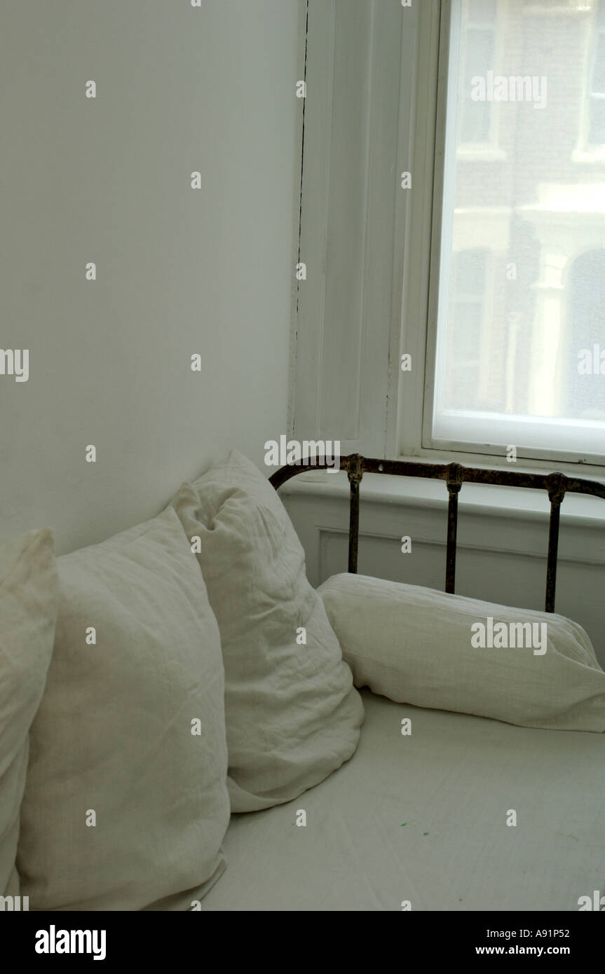 Old fashioned sleep hi-res stock photography and images - Alamy