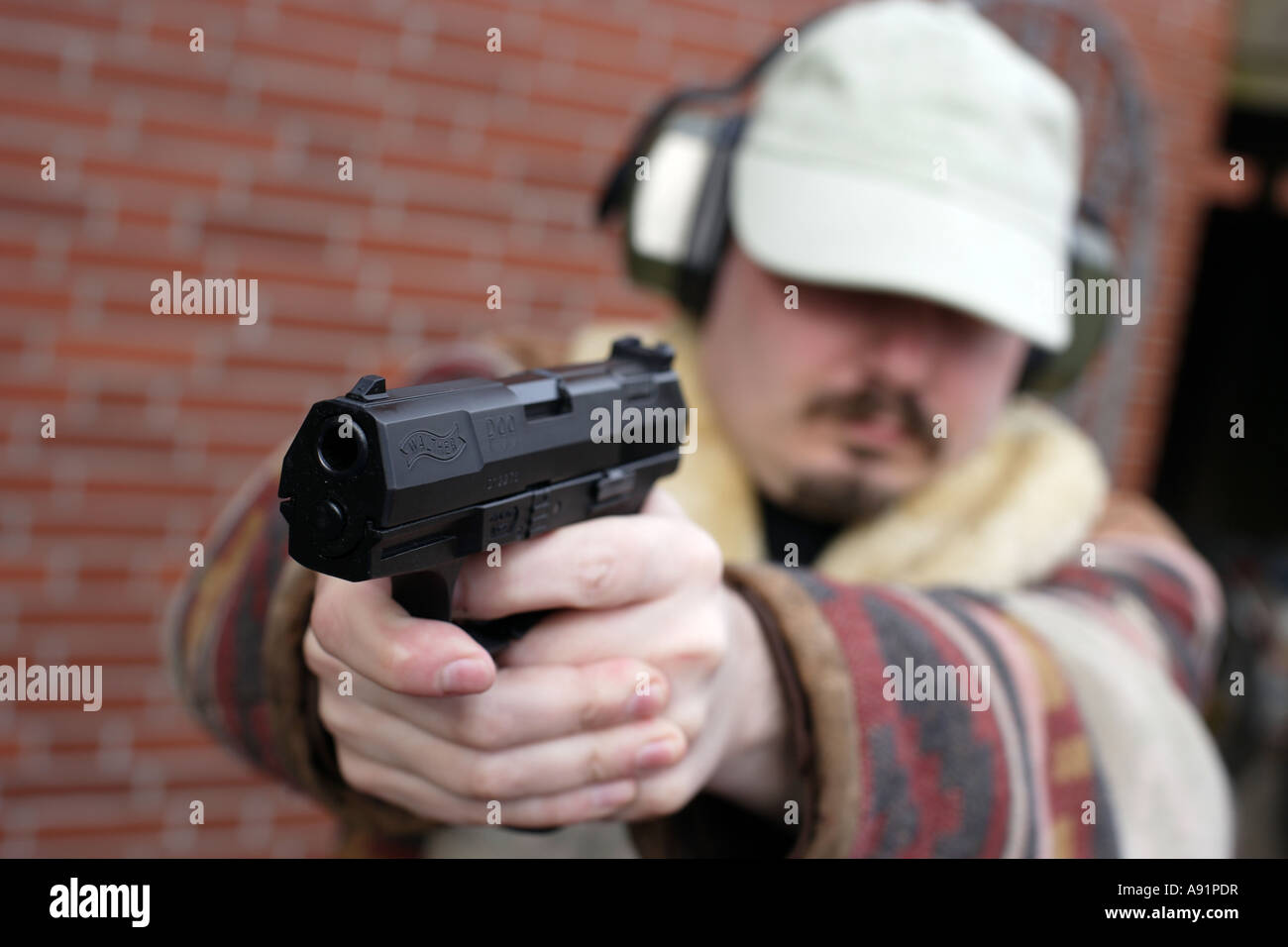 Gun sight shooting gallery hi-res stock photography and images - Alamy