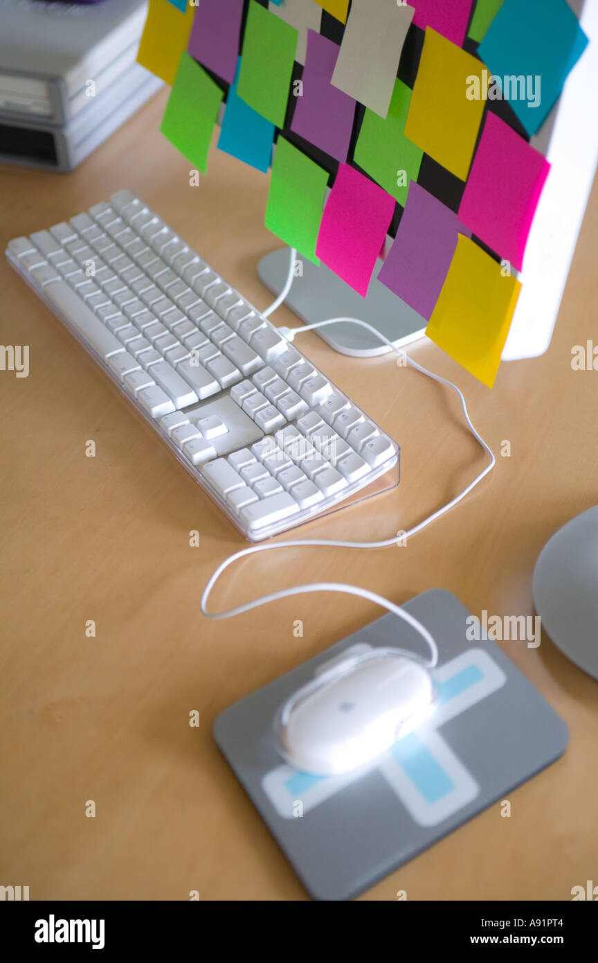 Post It Notes on Computer Monitor Stock Photo - Alamy