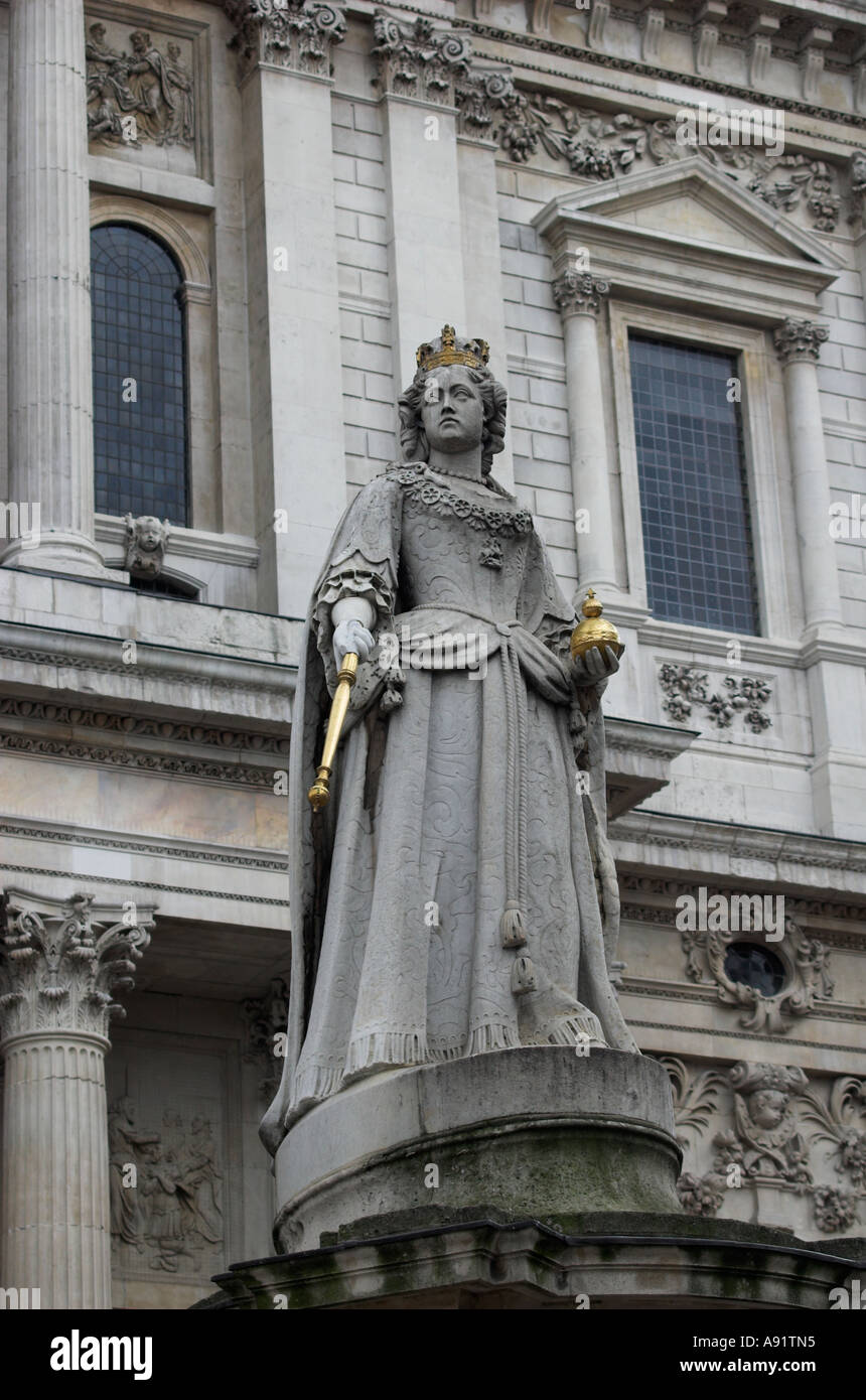 Statue of Queen Anne at St Pauls Cathedral London England Stock Photo ...