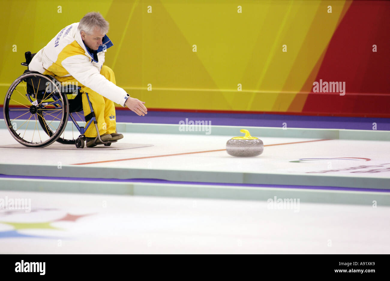Kurling hi-res stock photography and images - Alamy