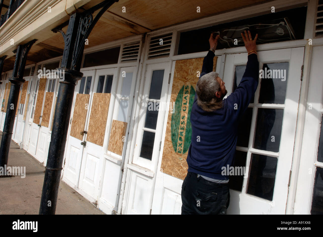 Vandal vandalism vandalized vandals hi-res stock photography and images ...