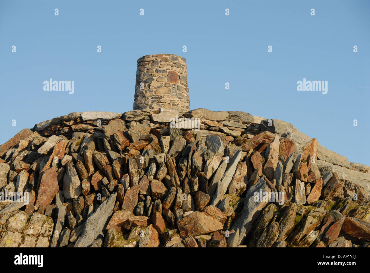 Building on Snowdon Summit Snowdonia Stock Photo - Alamy