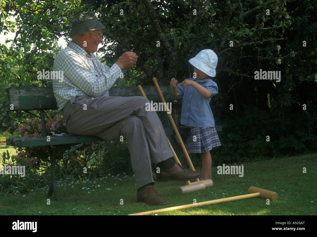 Children make daisy chains hi-res stock photography and images - Alamy