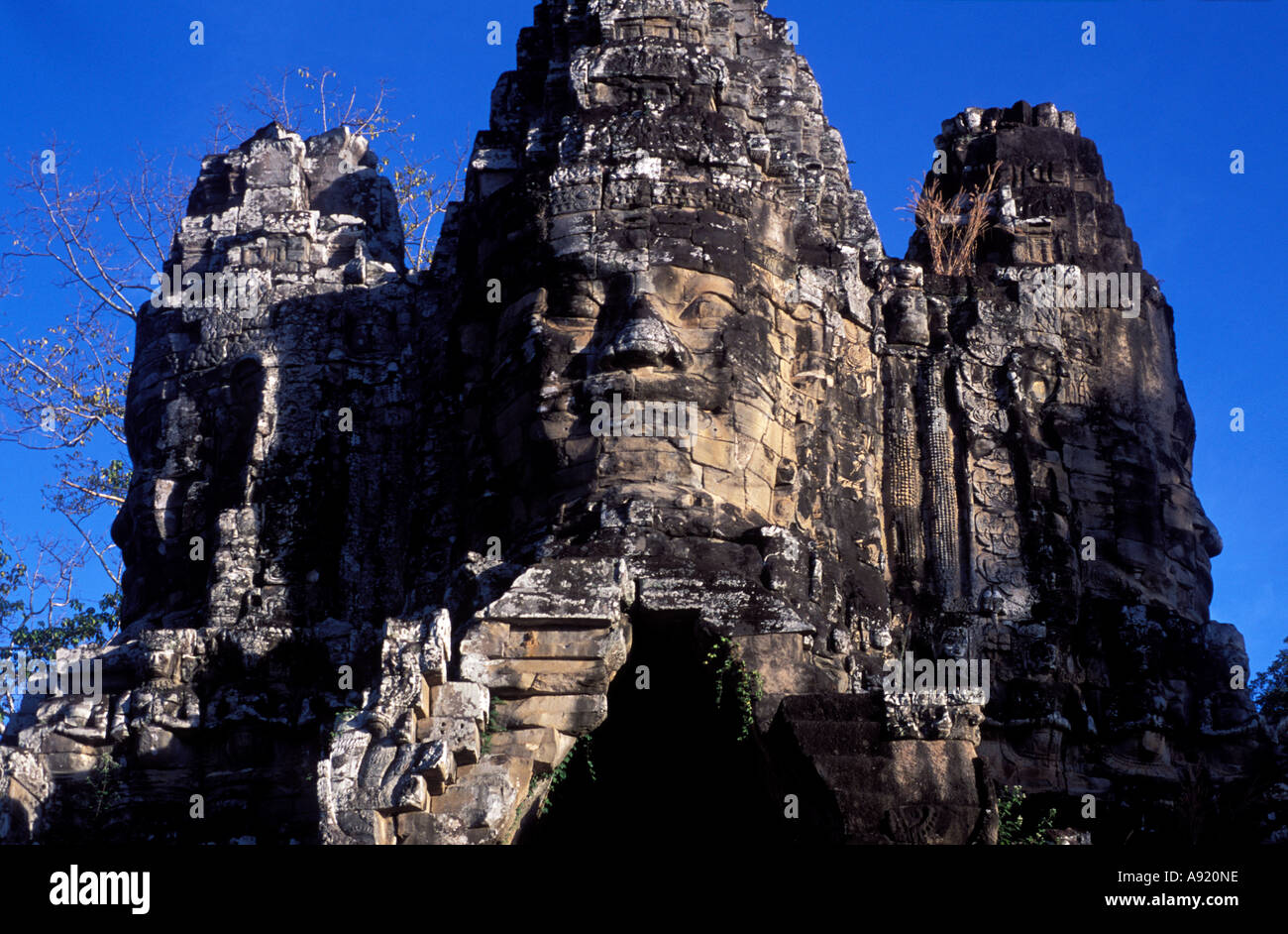 The bayon heads of jayavarman vii hi-res stock photography and images ...