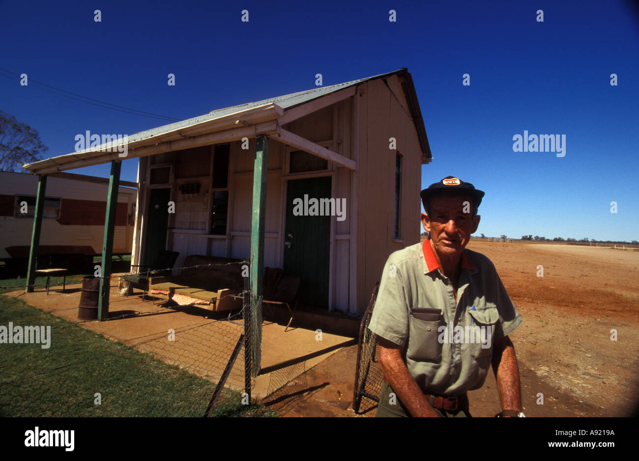 Australian outback shack hi-res stock photography and images - Alamy
