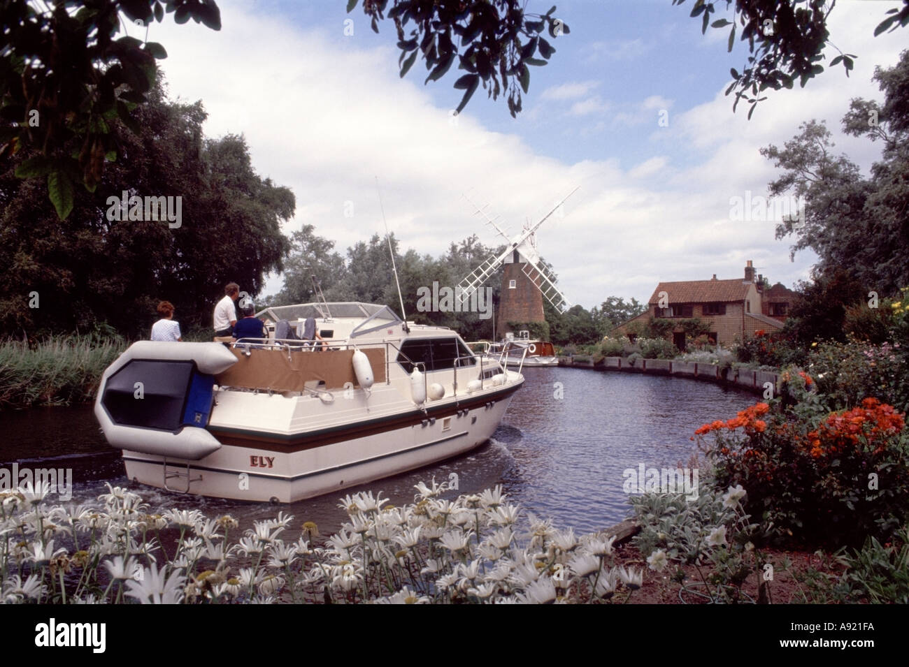 Listed norfolk cottage hi-res stock photography and images - Alamy