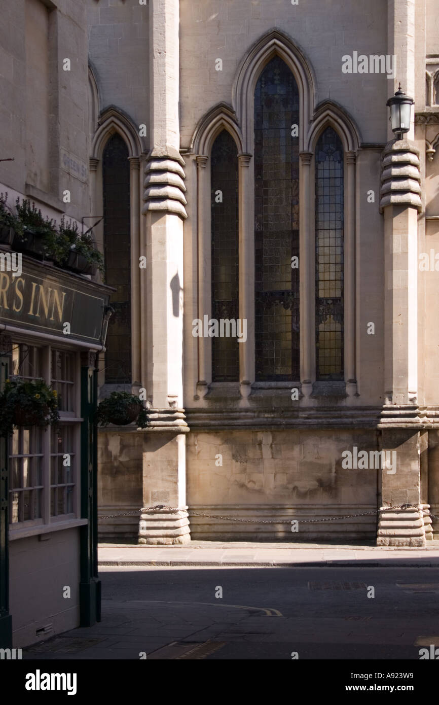 Traditional georgian english pub hi-res stock photography and images ...