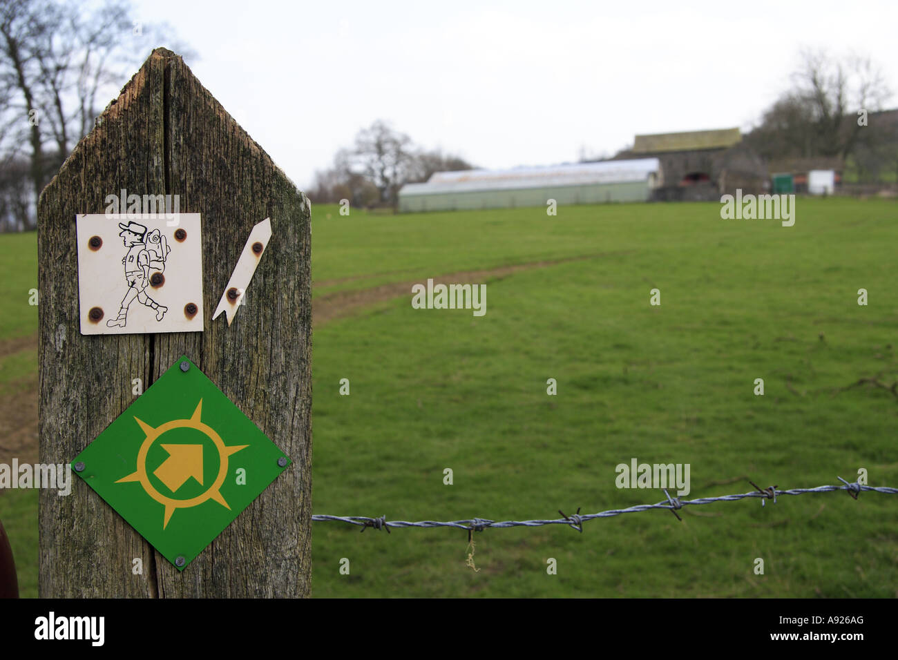 Right of way markers hi-res stock photography and images - Alamy