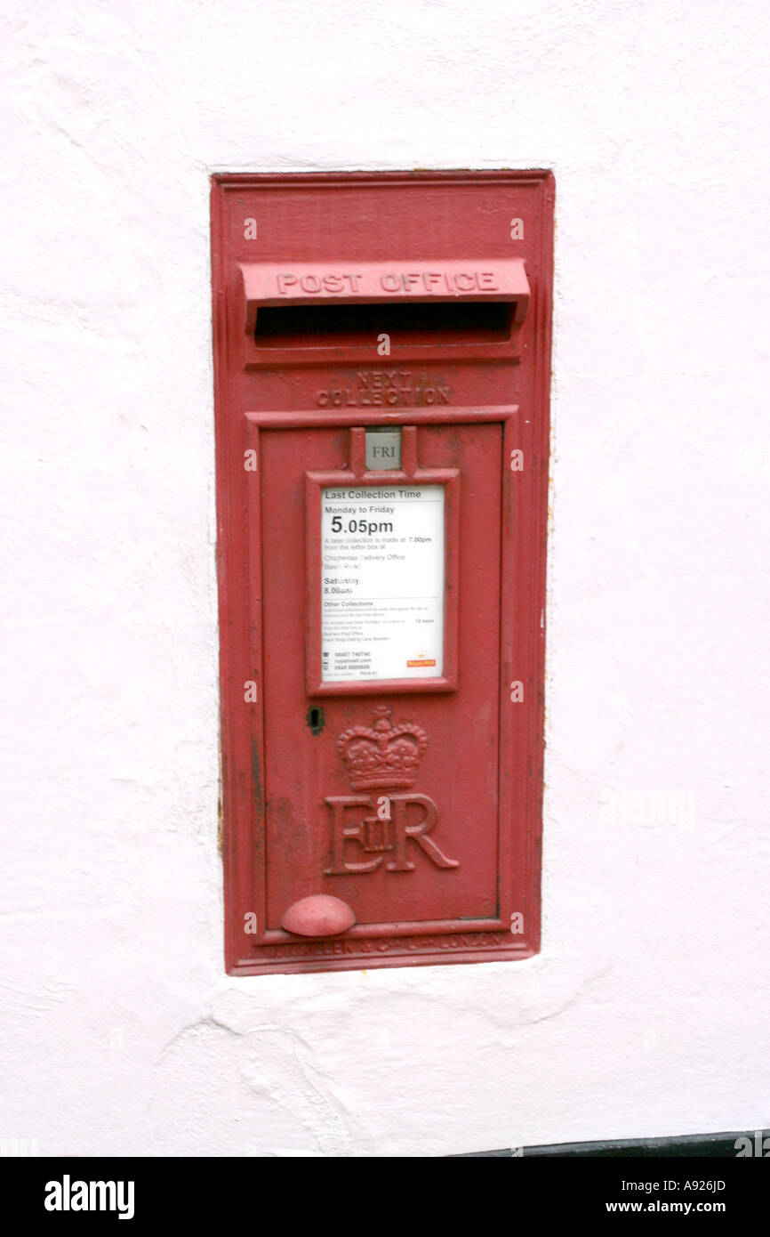 ER Post Box Bosham England UK Stock Photo - Alamy