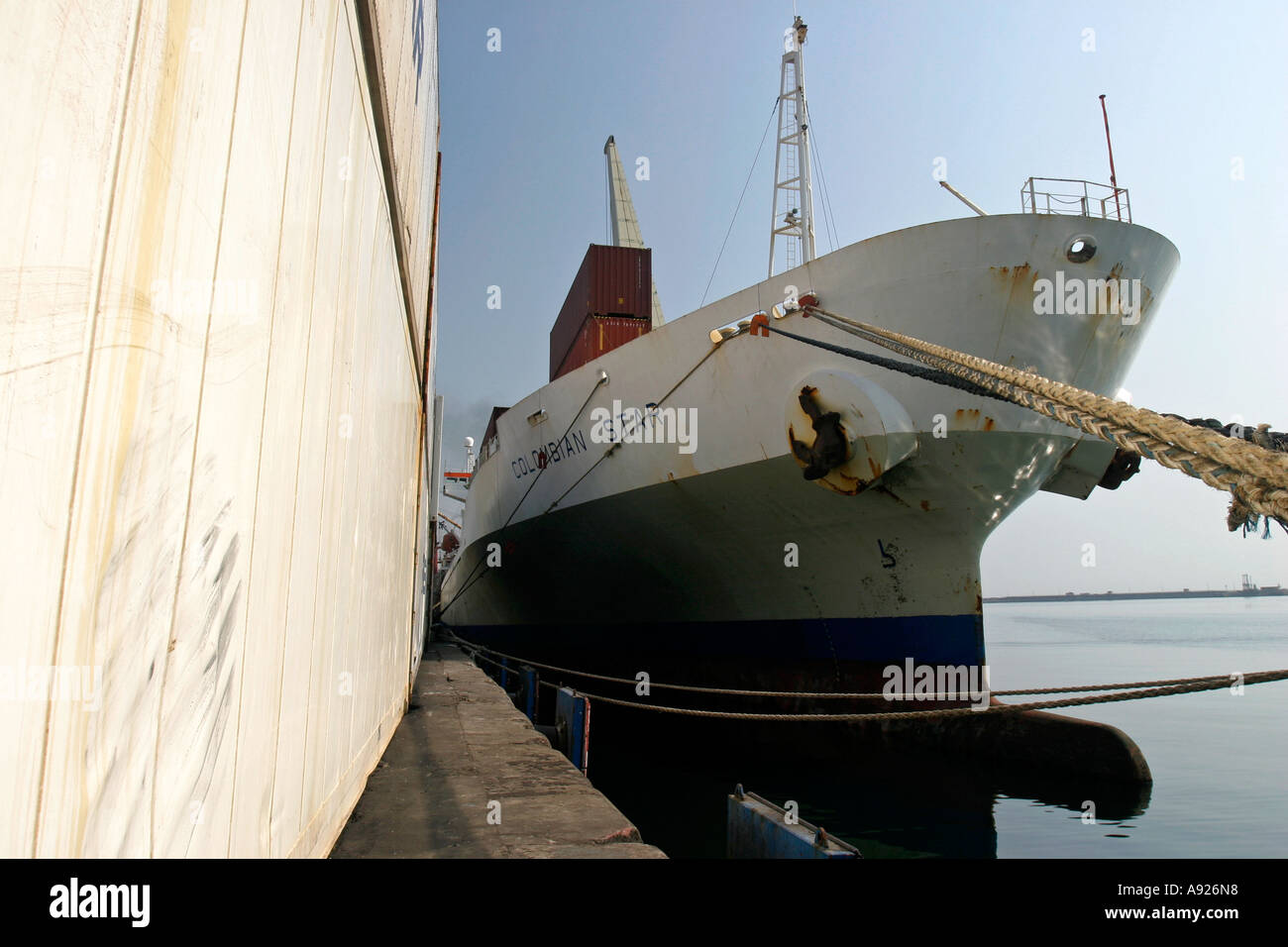 Cargo and freight in harbour hi-res stock photography and images - Alamy