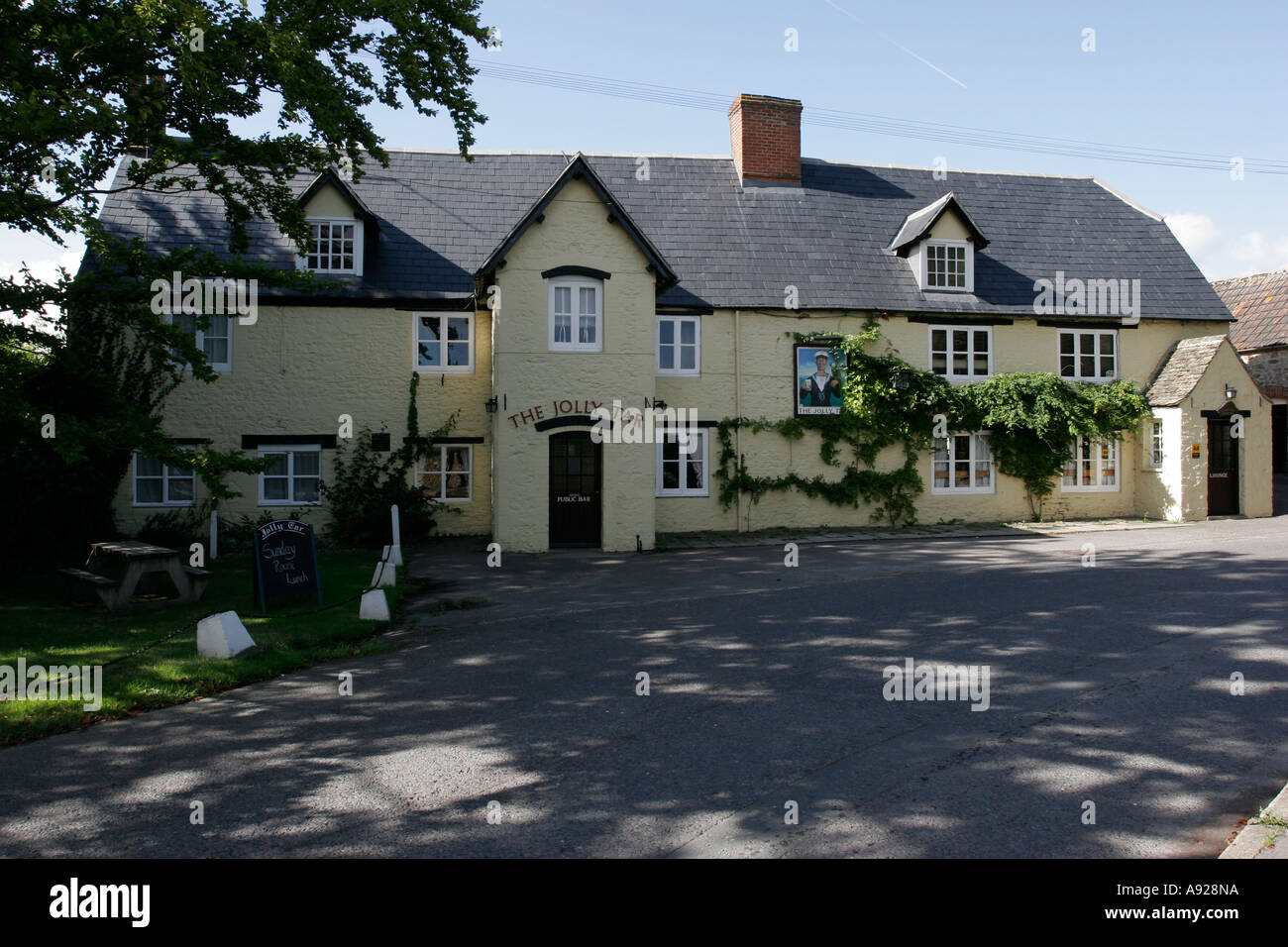 Hannington village hi-res stock photography and images - Alamy