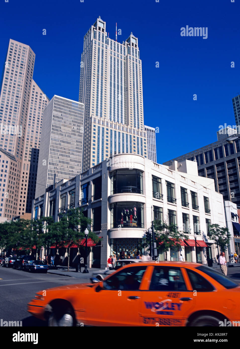 Street scene with orange taxi in Chicago, Illinois, USA Stock Photo - Alamy