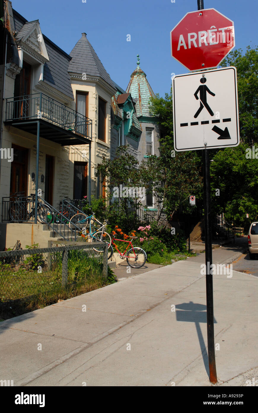 Stop sign in montreal quebec hi-res stock photography and images - Alamy
