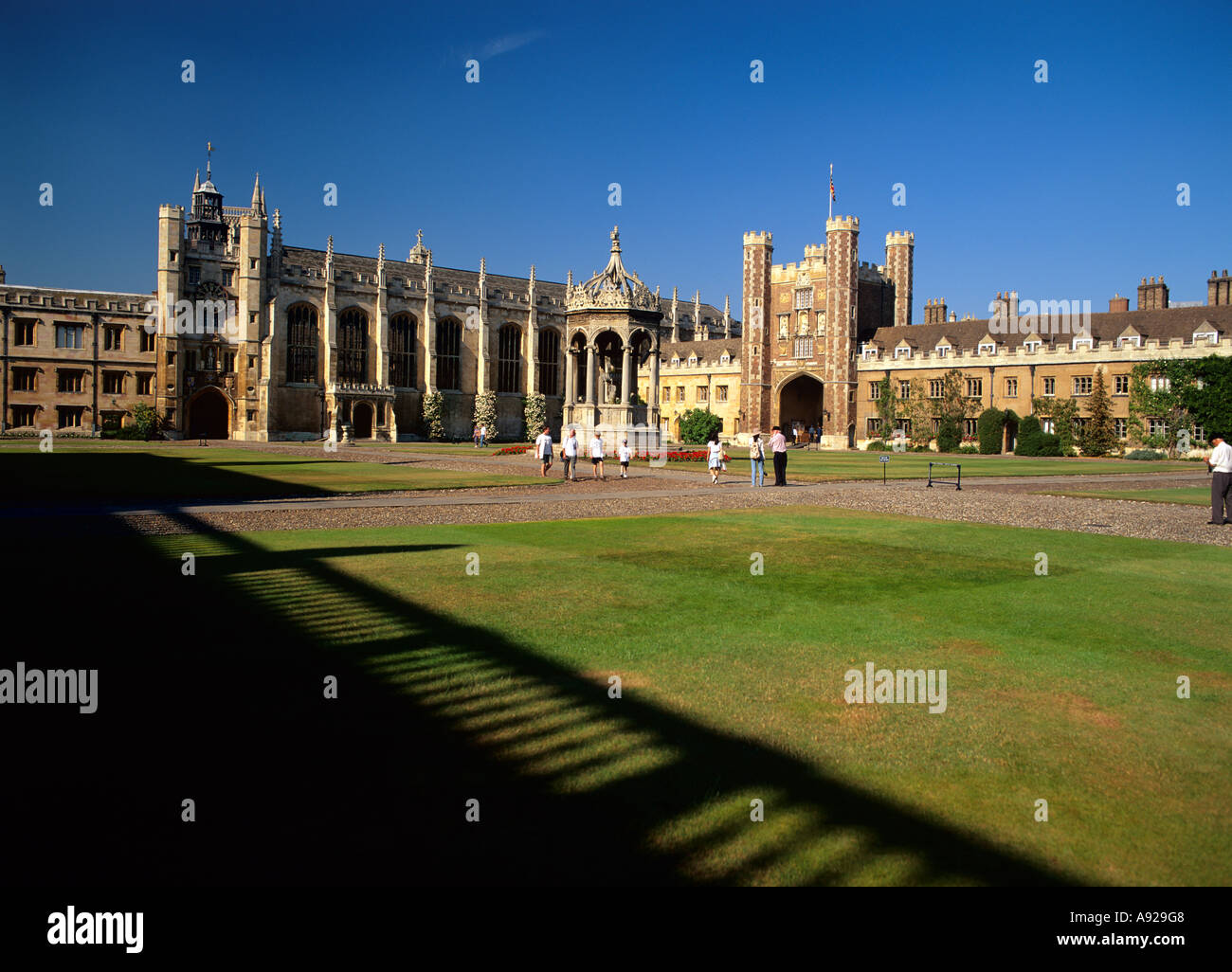 The Great Court and Fountain of Trinity College Cambridge Stock Photo ...